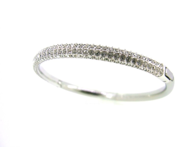 SWAROVSKI 【スワロフスキー】Stone Mini クリスタル パヴェ バングル 5032846 の買取価格について【大垣 ...